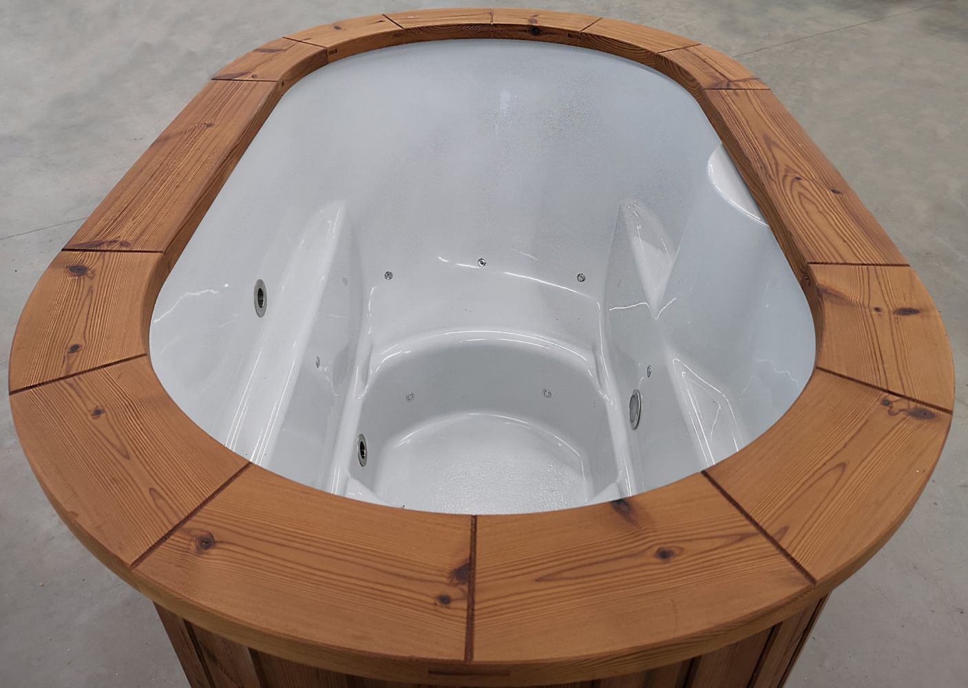 LUXURY WOODFIRED HYDRO SPA